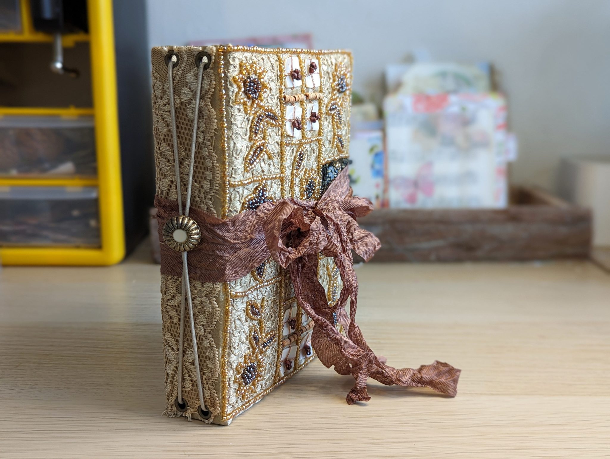 10 Junk Journal Binding Ideas & Tutorials To Inspire You