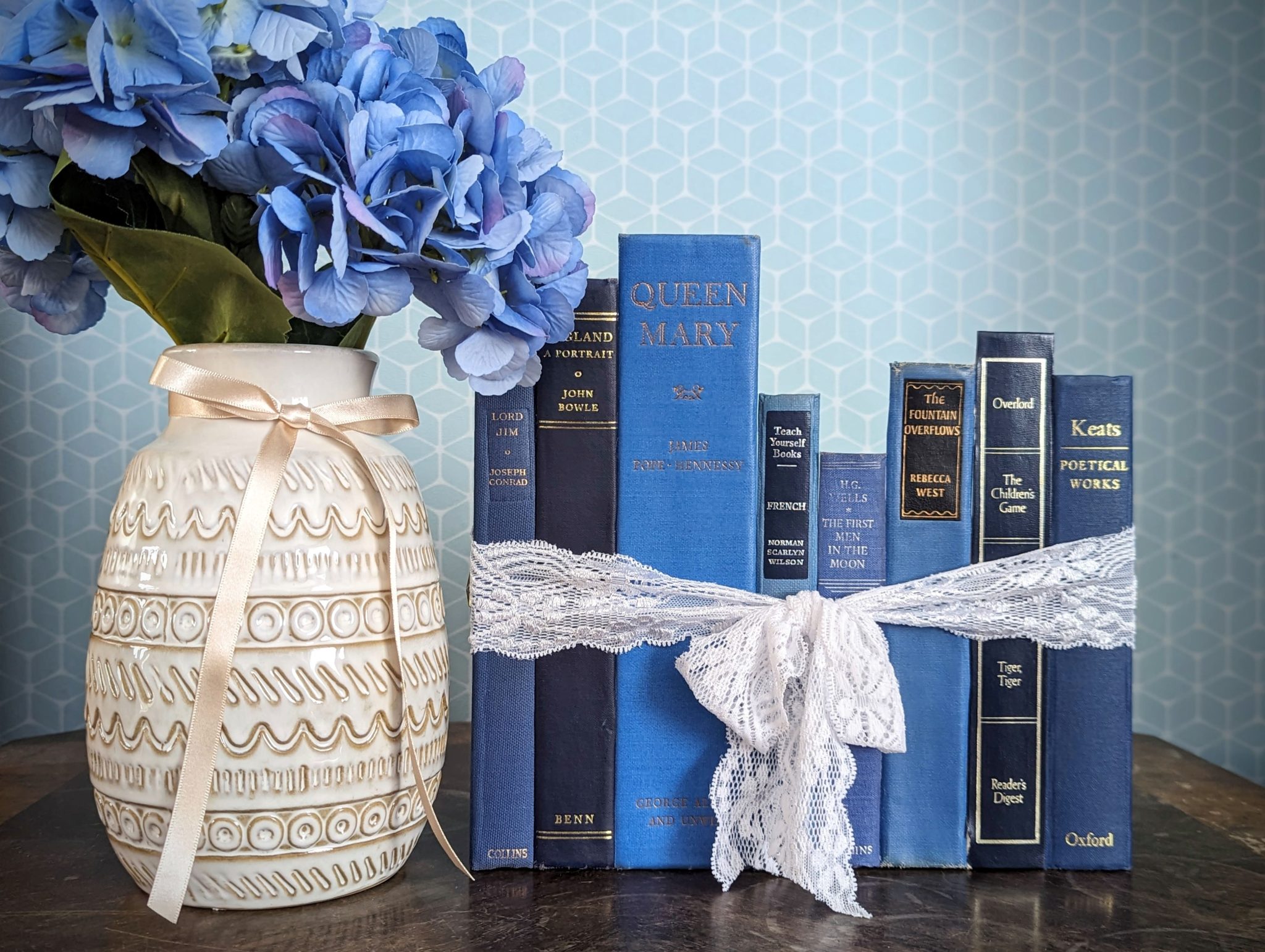 21 Genius Ways To Upcycle Old Books